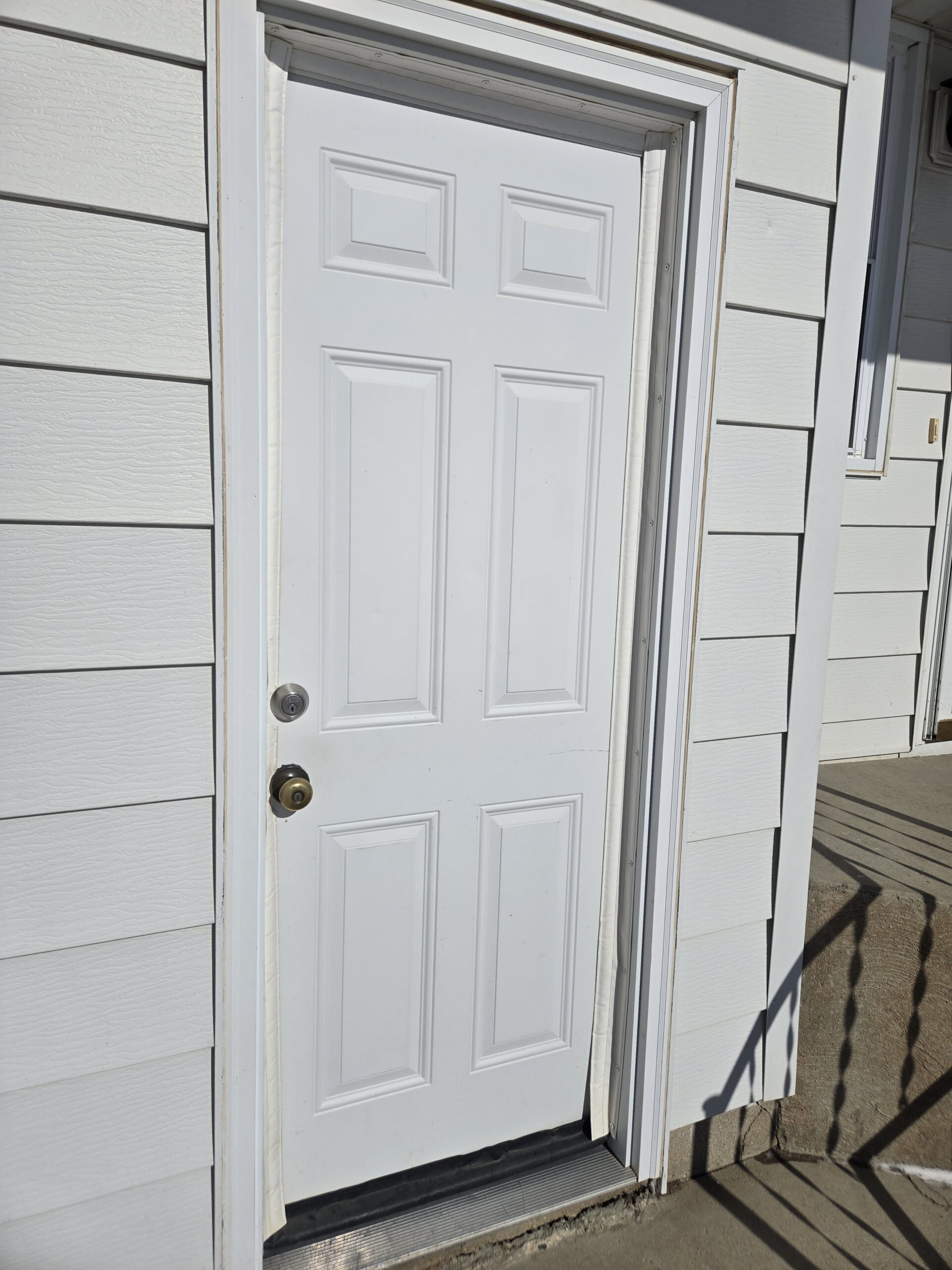 Seal Gaps in Walk-In Doors with Ease - SnirtStopper.com