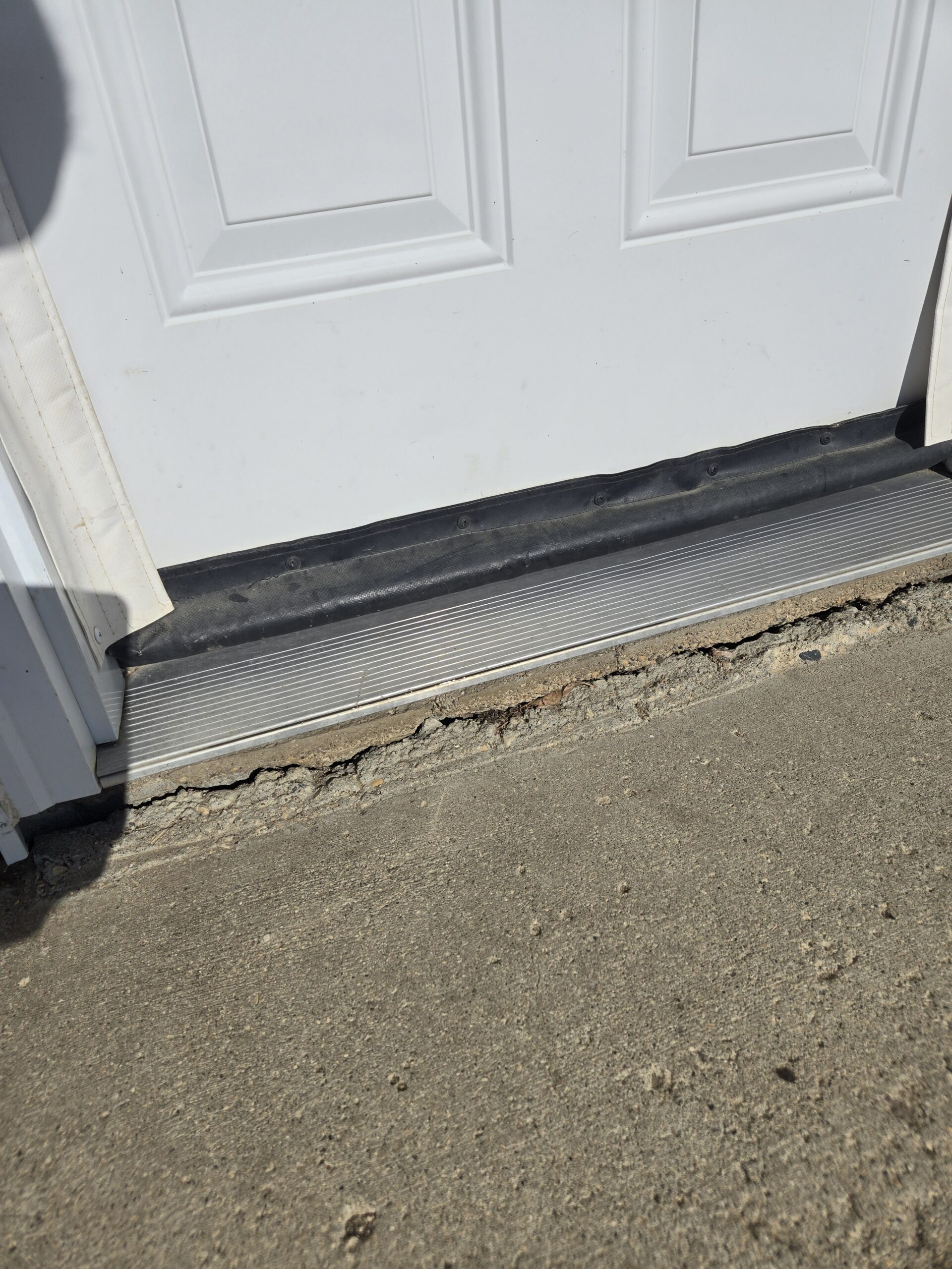 Seal Gaps in Walk-In Doors with Ease - SnirtStopper.com